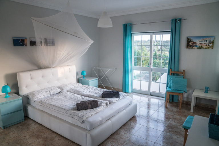 Please send individual inquiries to info@living-lodge.com